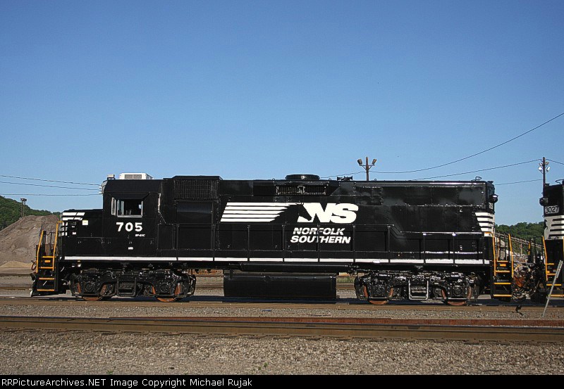 NS 705